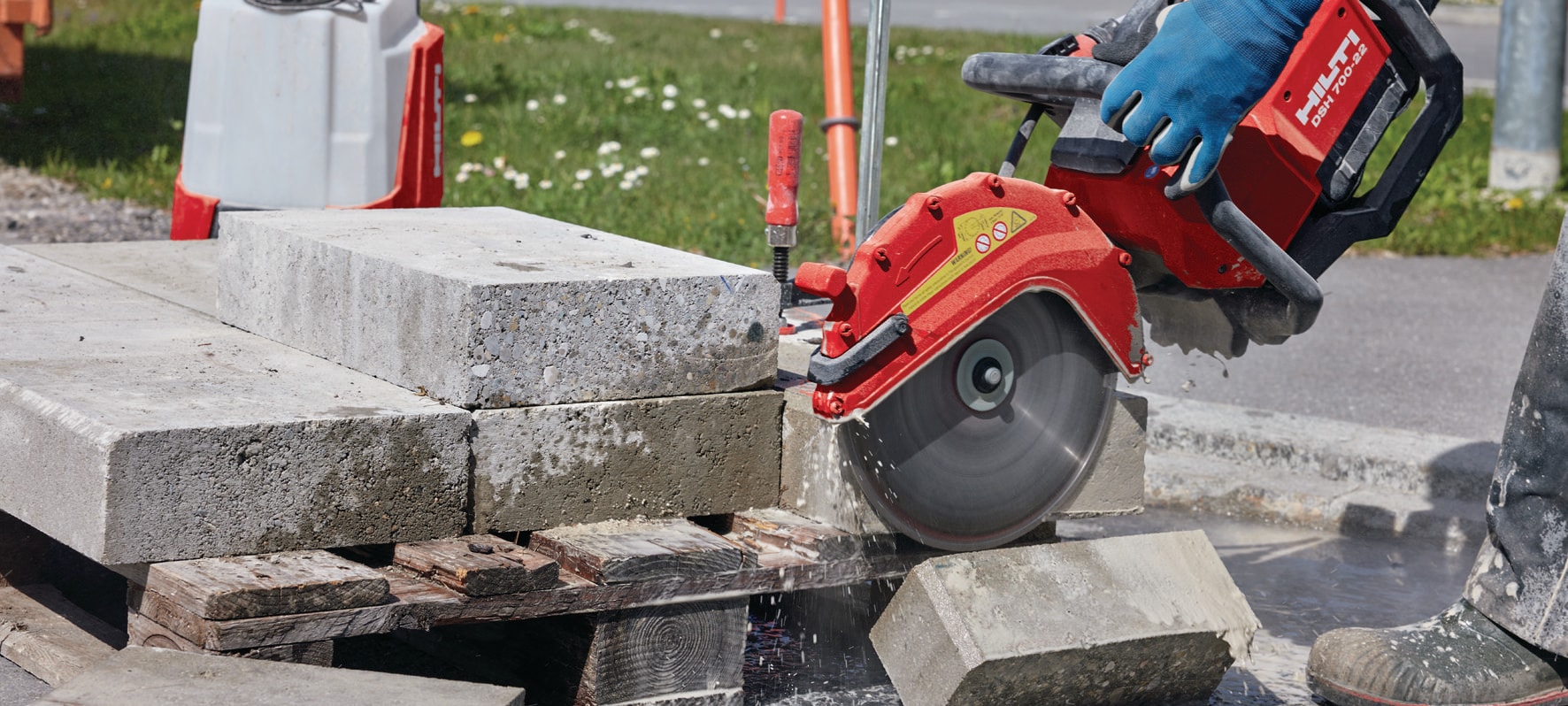 DSH 700 22 Battery cut off saw rear handle Concrete saws Hilti Australia